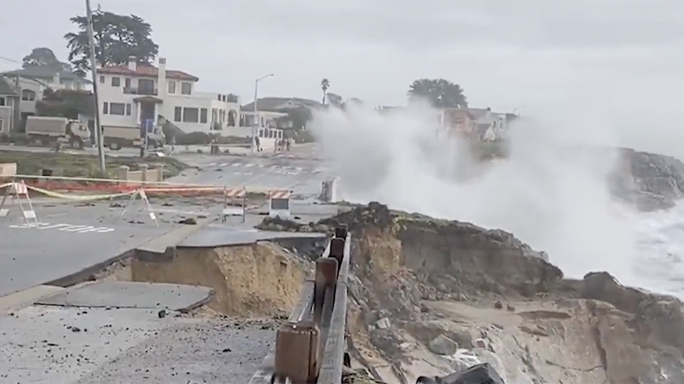 Lightning 'Sprites' Seen Above Hurricane Matthew - Videos from The ...