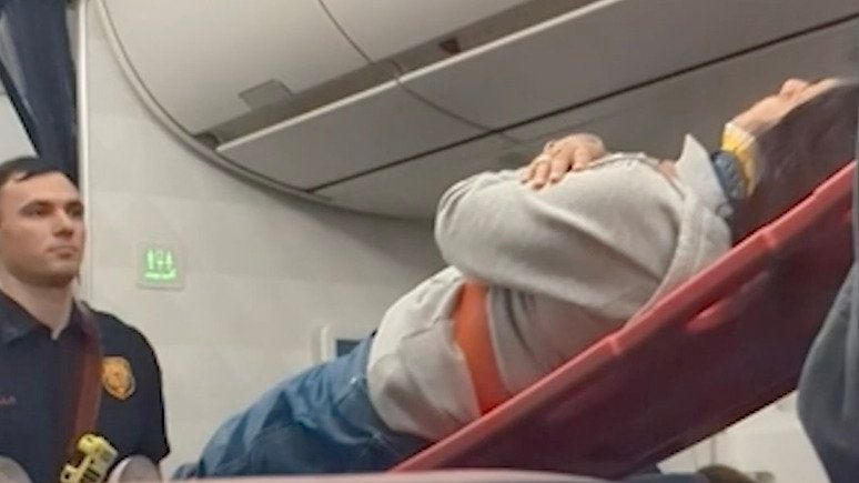 McDonald’s Tiny New Restaurant Has Everyone Buzzing - Videos from The ...