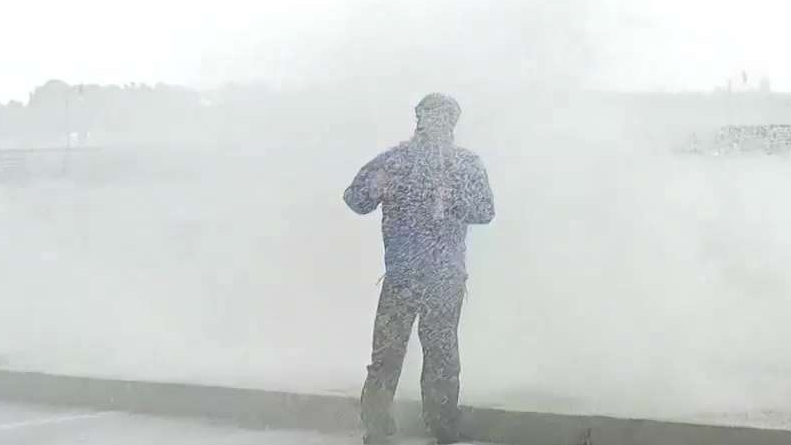 Jim Cantore Getting Hit By Big Waves from Hurricane Dorian - Videos ... Jim Cantore Getting Hit By Big Waves from Hurricane Dorian - Videos ...