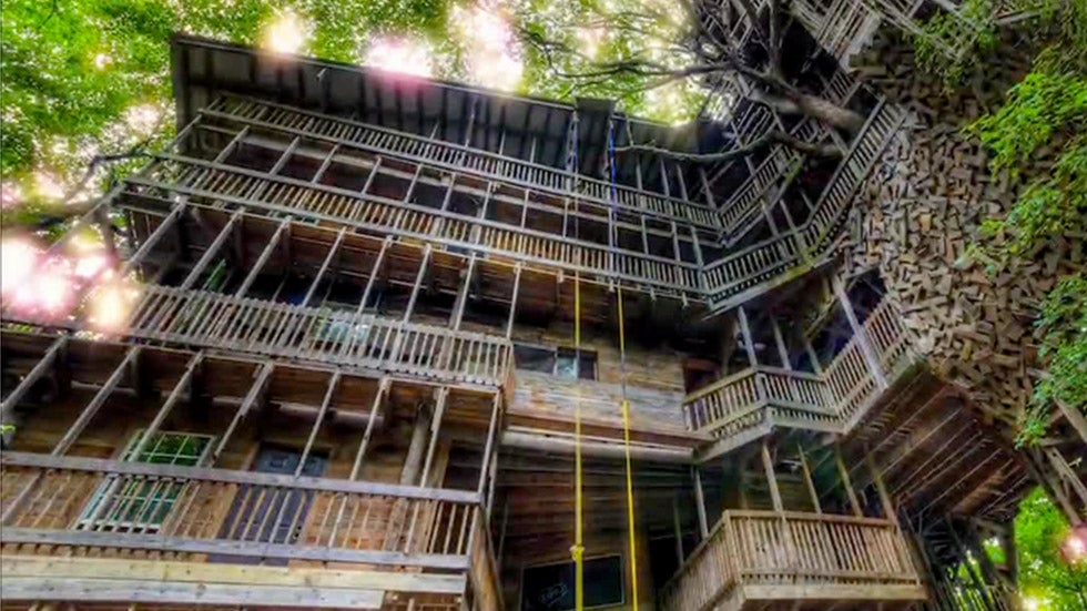 World’s Largest Treehouse Goes Up in Flames - Videos from The Weather ...