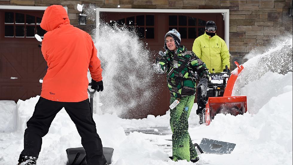 Long Island Digs Out From Feet of Snow After Winter Storm Juno | The ...