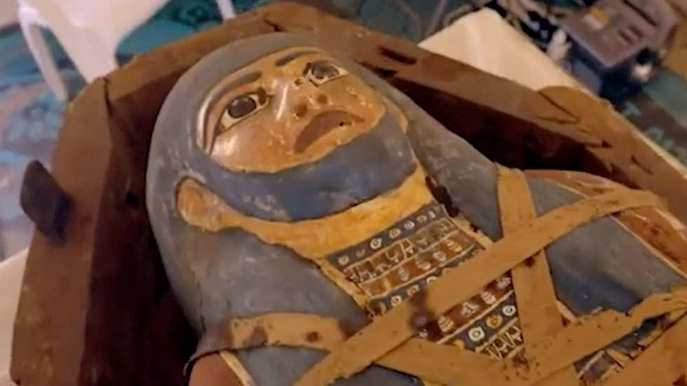 Mummies Discovered In Coffins Dating Back 2 500 Years In Egypt Videos