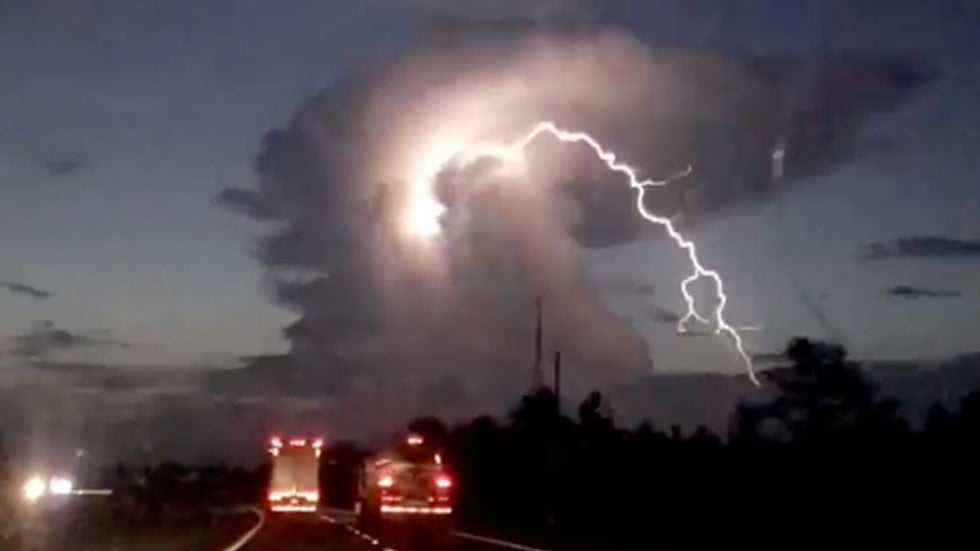 Florida Lightning Strikes Far From Storm Cloud - Videos from The ...