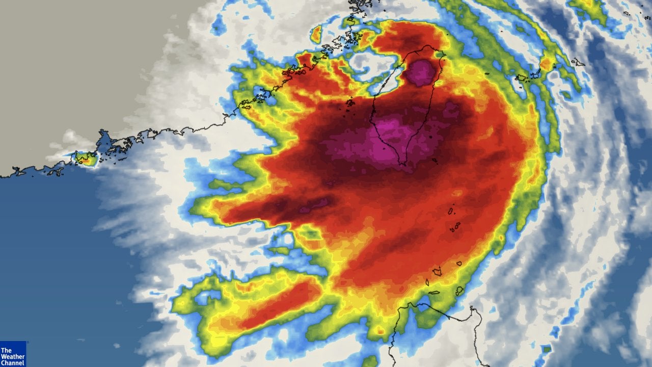 Typhoon Matmo (Henry) Kills At Least 1 in Taiwan, Eyes China | The ...