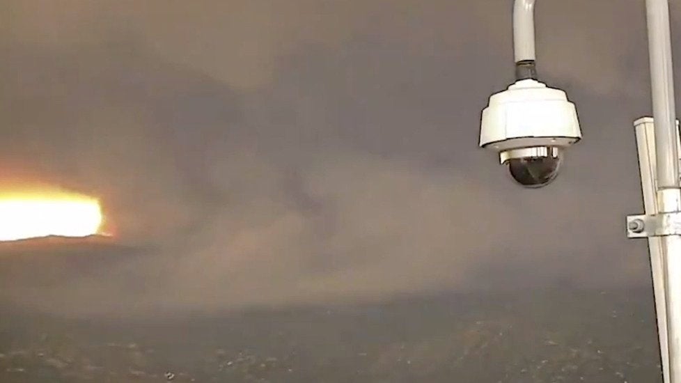 Fire Collides With Thunderstorm, and the Result Is Epic - Videos from ...