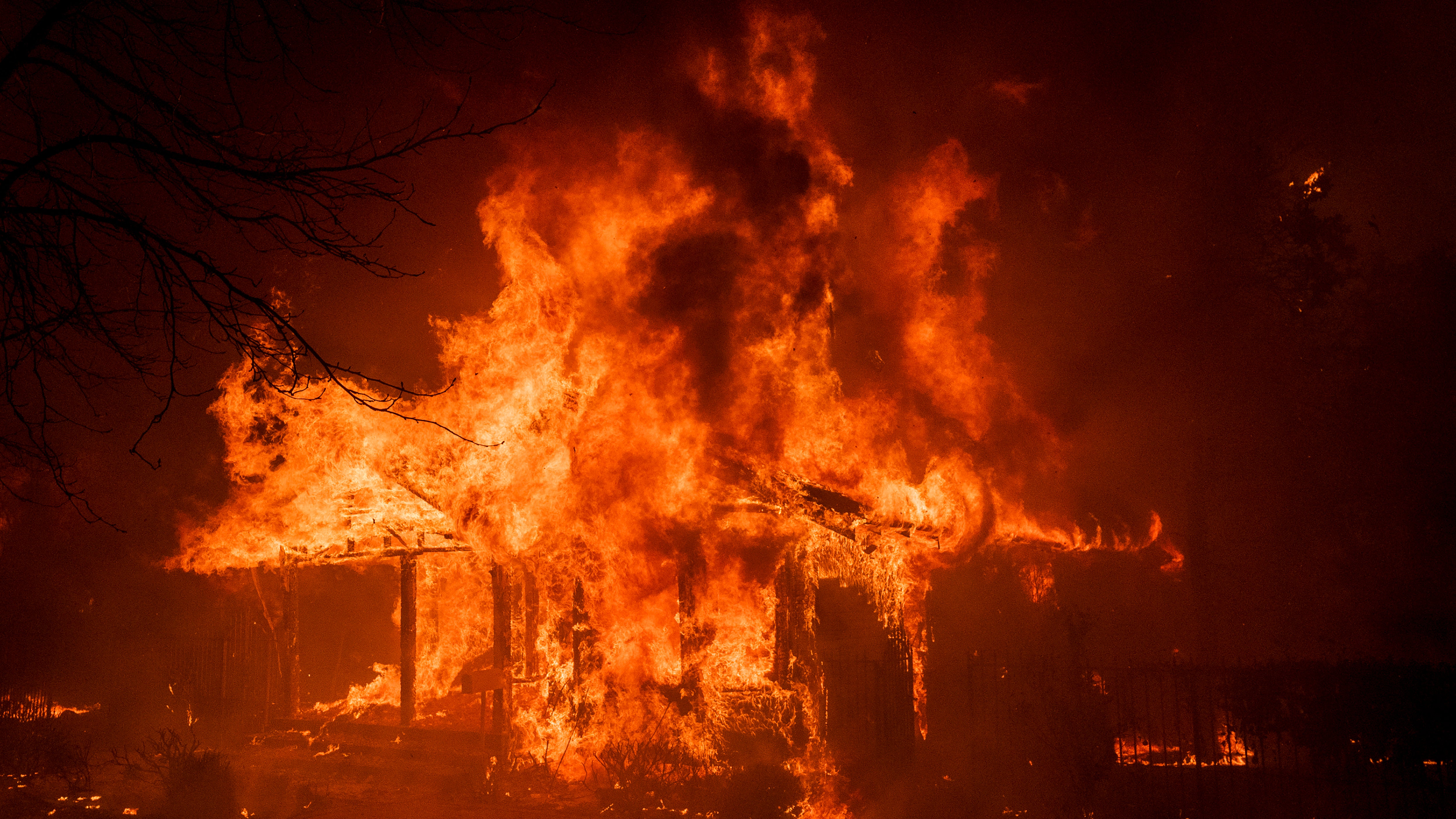Airliner Tries to Land in Scary Conditions - Videos from The Weather ...