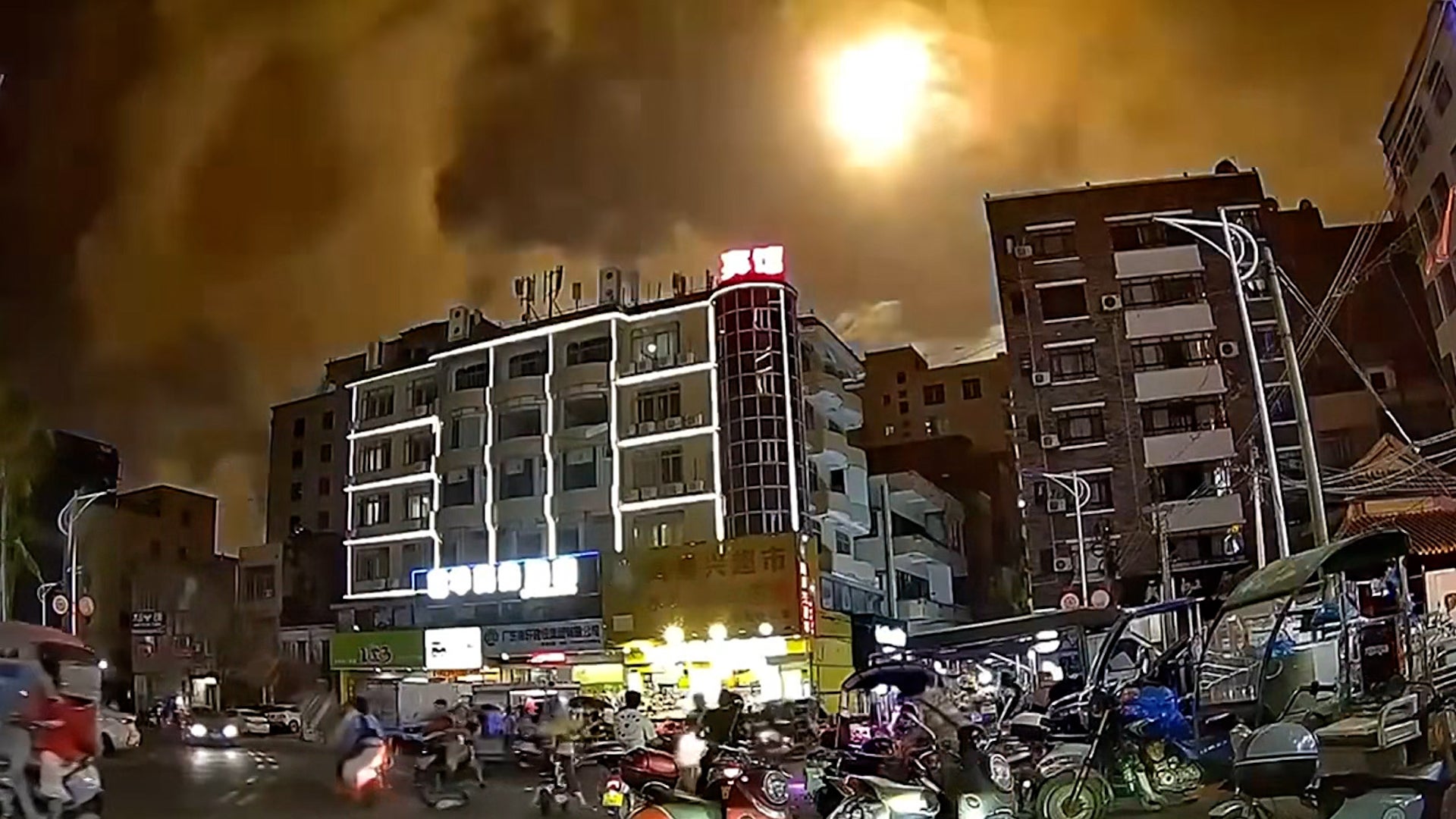 Massive Meteor Lights Up Sky In China - Videos from The Weather Channel