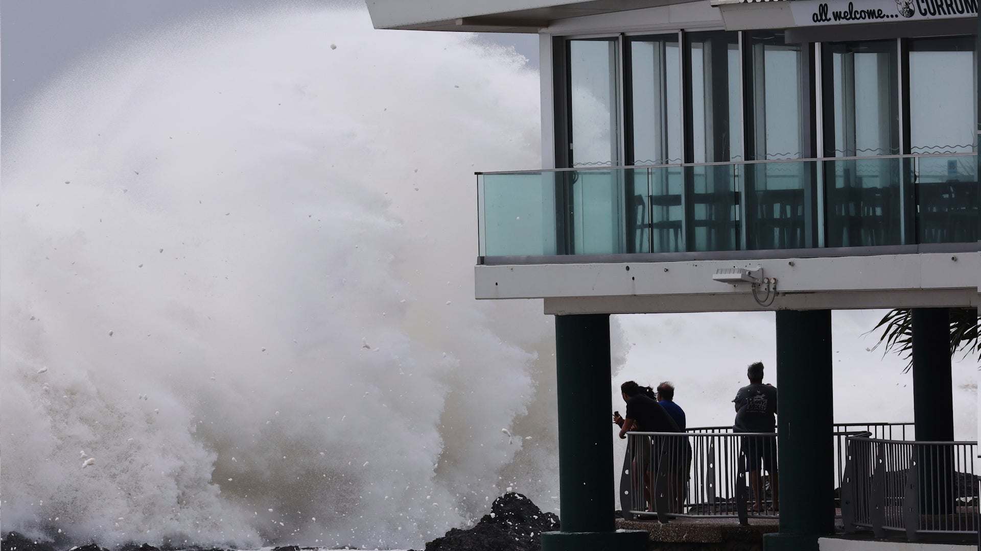 Massive Waves Slam Beachgoers As Cyclone Closes In - Videos from The ...