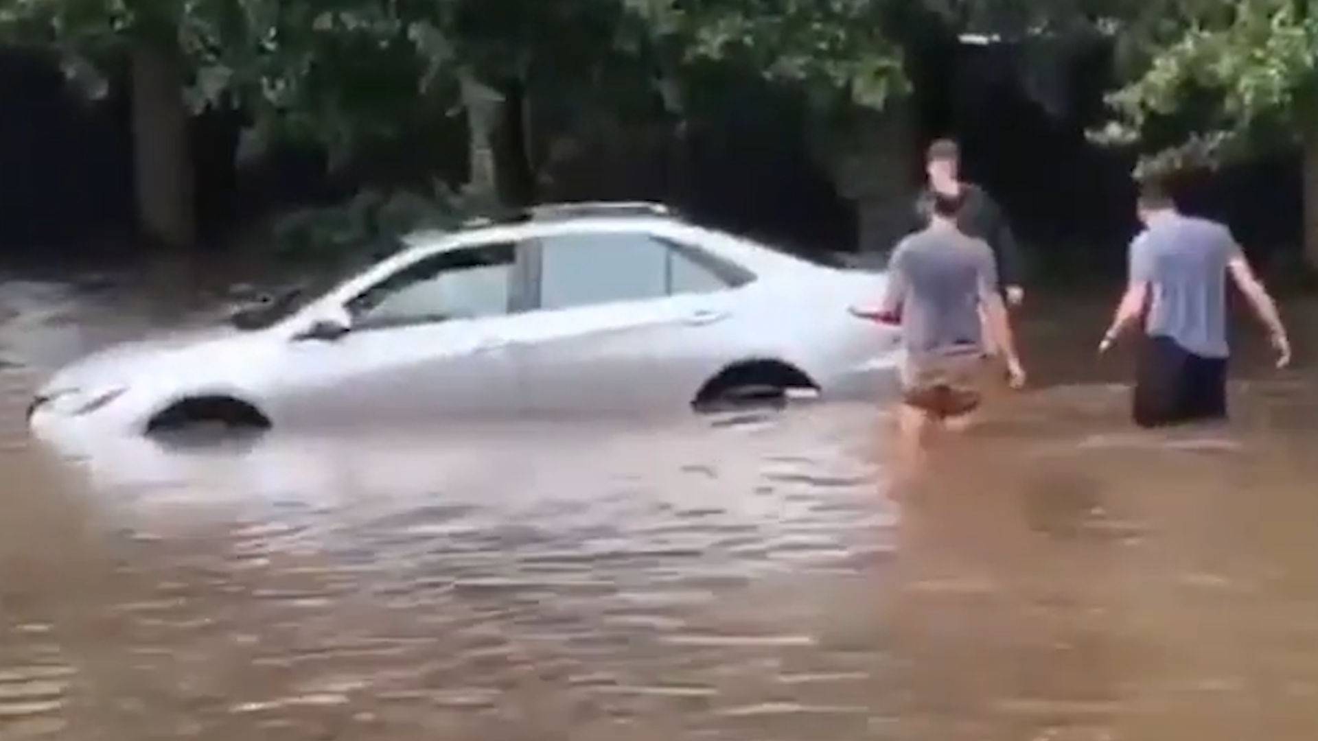 Neighbors Help Push Floating Cars in Kentucky Flooding | The Weather ...