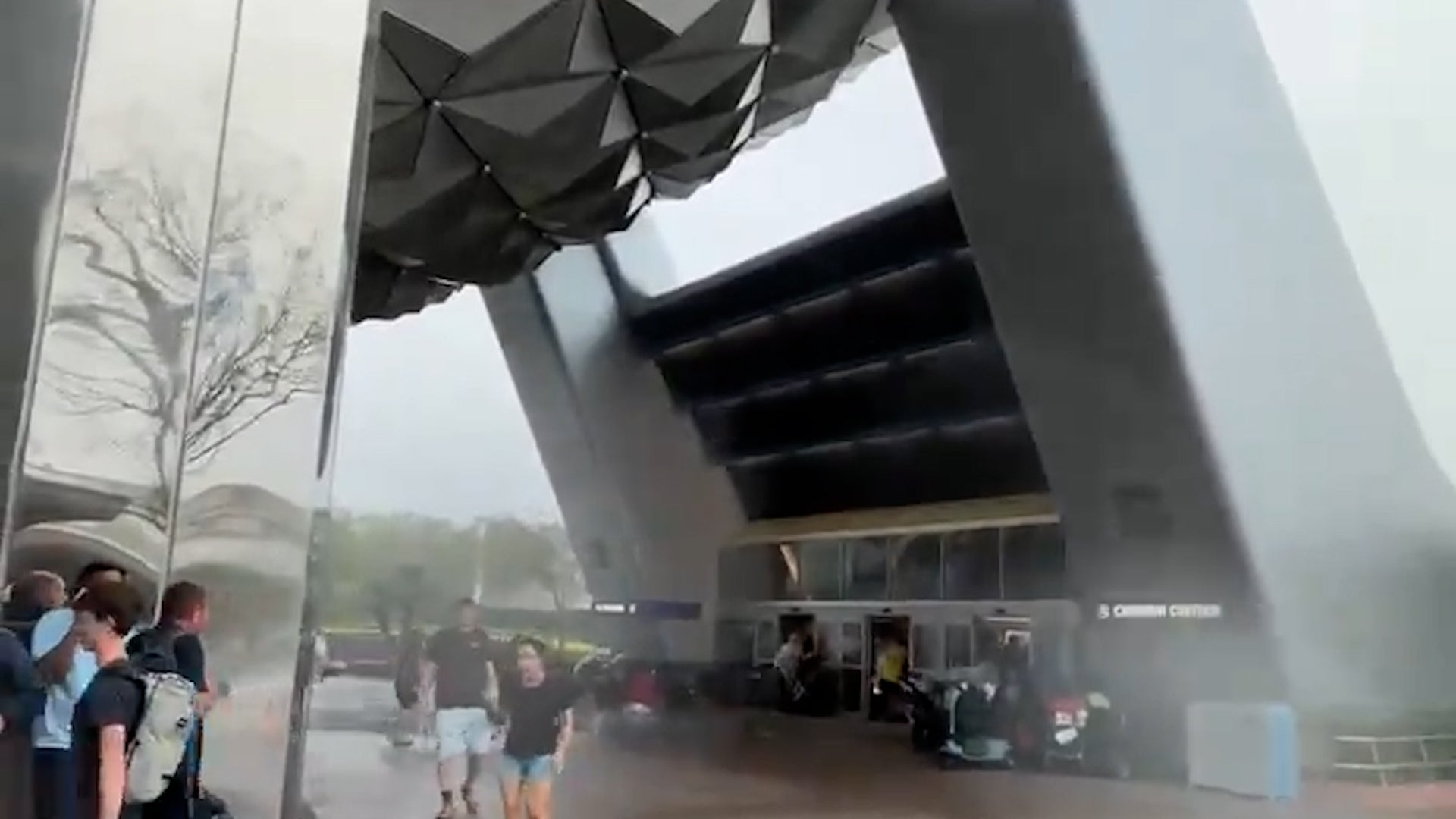 Disney's EPCOT Battered By Strong Winds - Videos from The Weather Channel