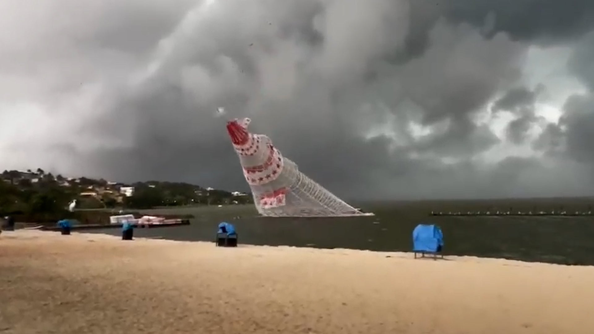 Storm Topples 184-Foot Christmas Tree, Killing 1 - Videos from The ...