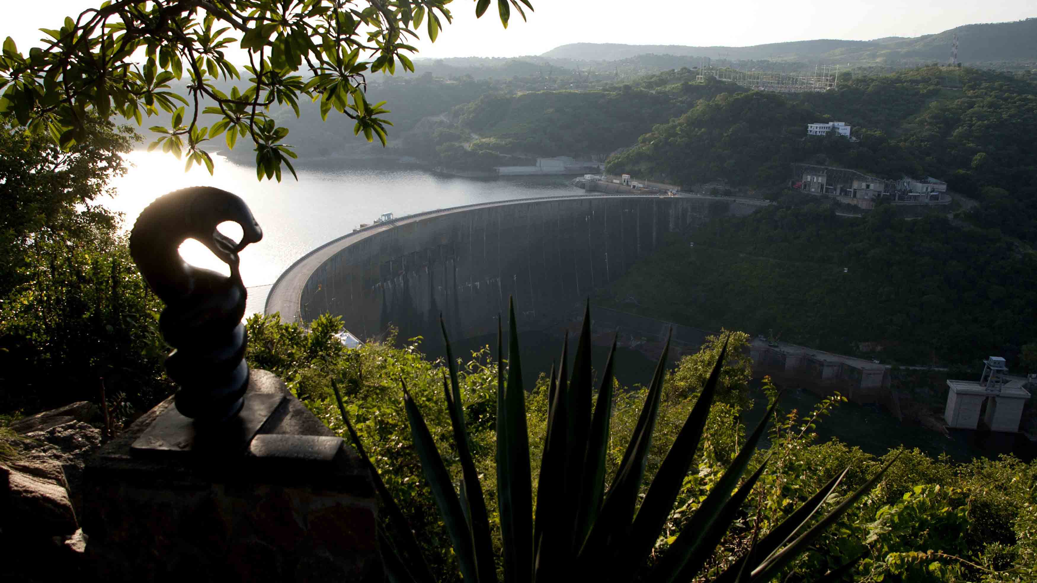 Water Levels at World's Largest Man-Made Reservoir Drop to Lowest Since ...
