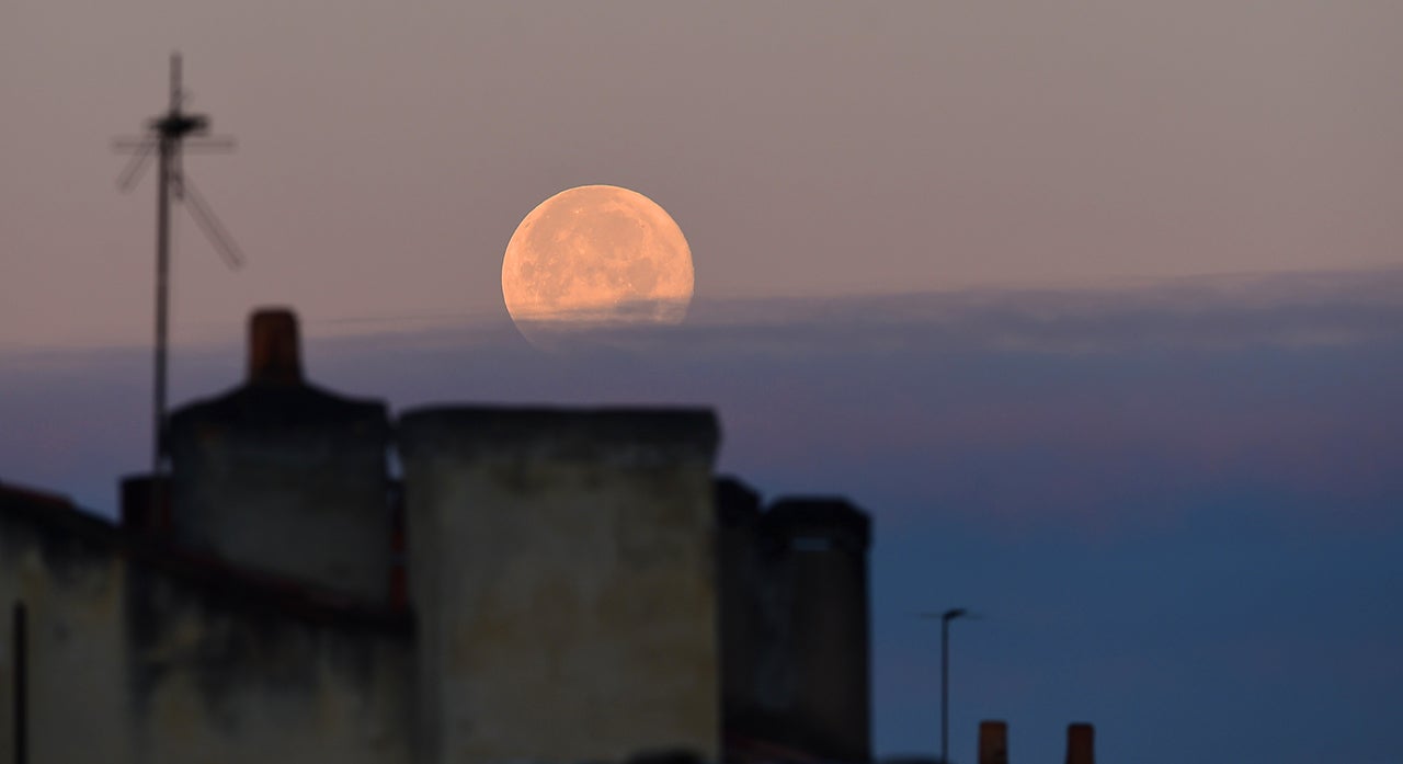 February's Supermoon Will Be 2019's Biggest and Brightest | The Weather ...