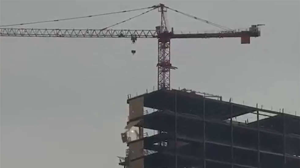 Debris Falls From Chicago High-Rise - Videos from The Weather Channel