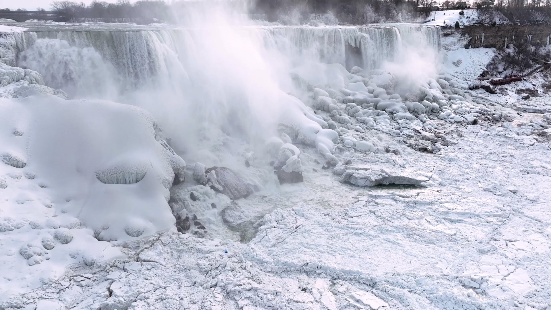 Snow And Ice Transform Niagara Falls - Videos from The Weather Channel