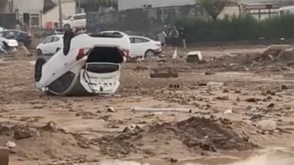 Deadly Iraq Flooding Tosses Cars, Floods Roadways - Videos from The ...