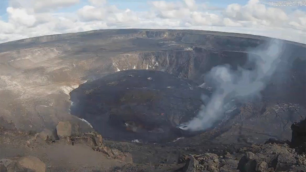 Man, 75, Dies After Falling into Hawaii Volcano - Videos from The ...