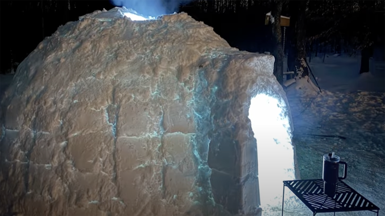 Indiana Friends Build Igloo Big Enough For 6 After Snowfall | Weather.com