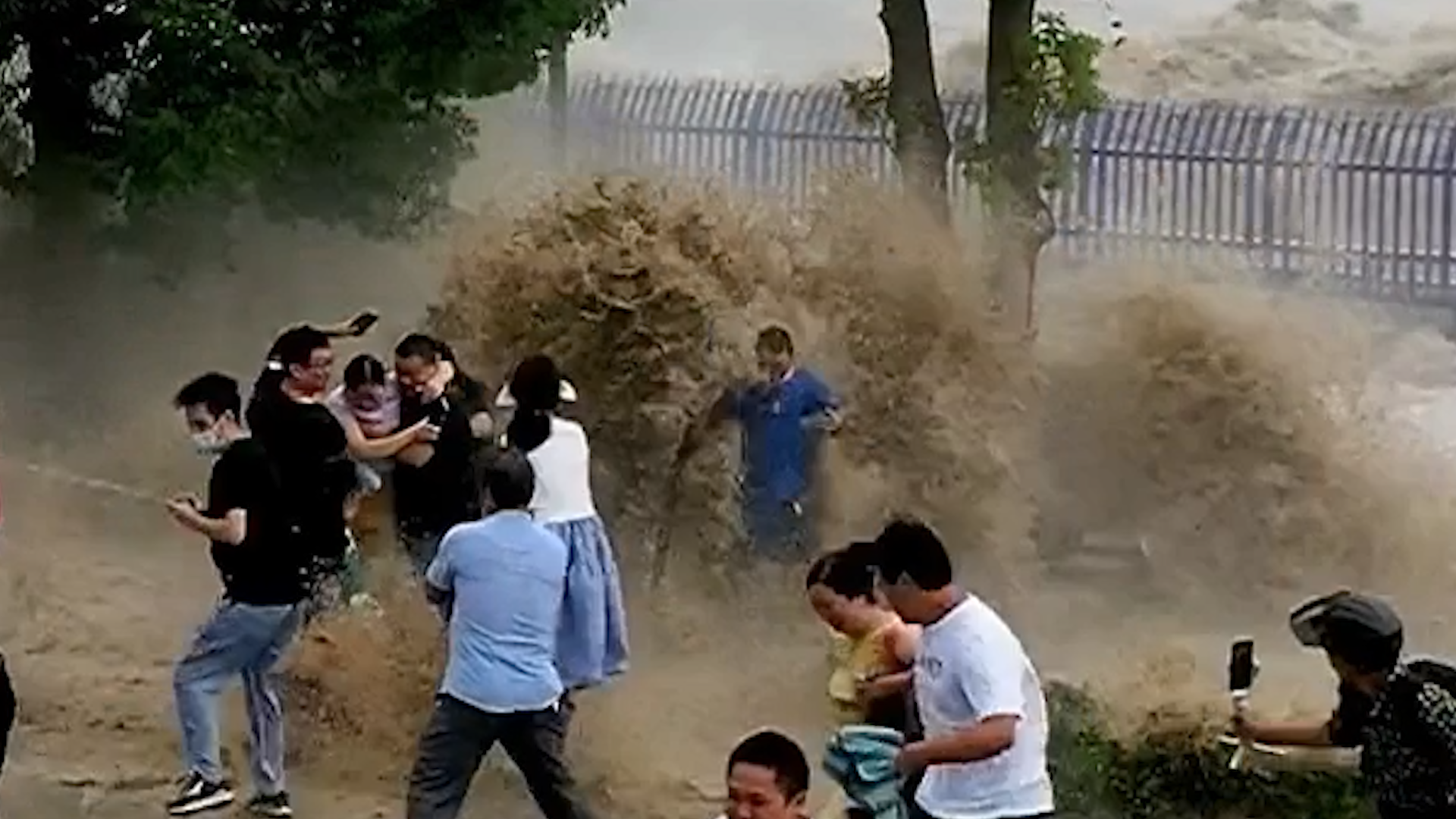 Matthew Creates Rare Sprites in Sky - Videos from The Weather Channel ...