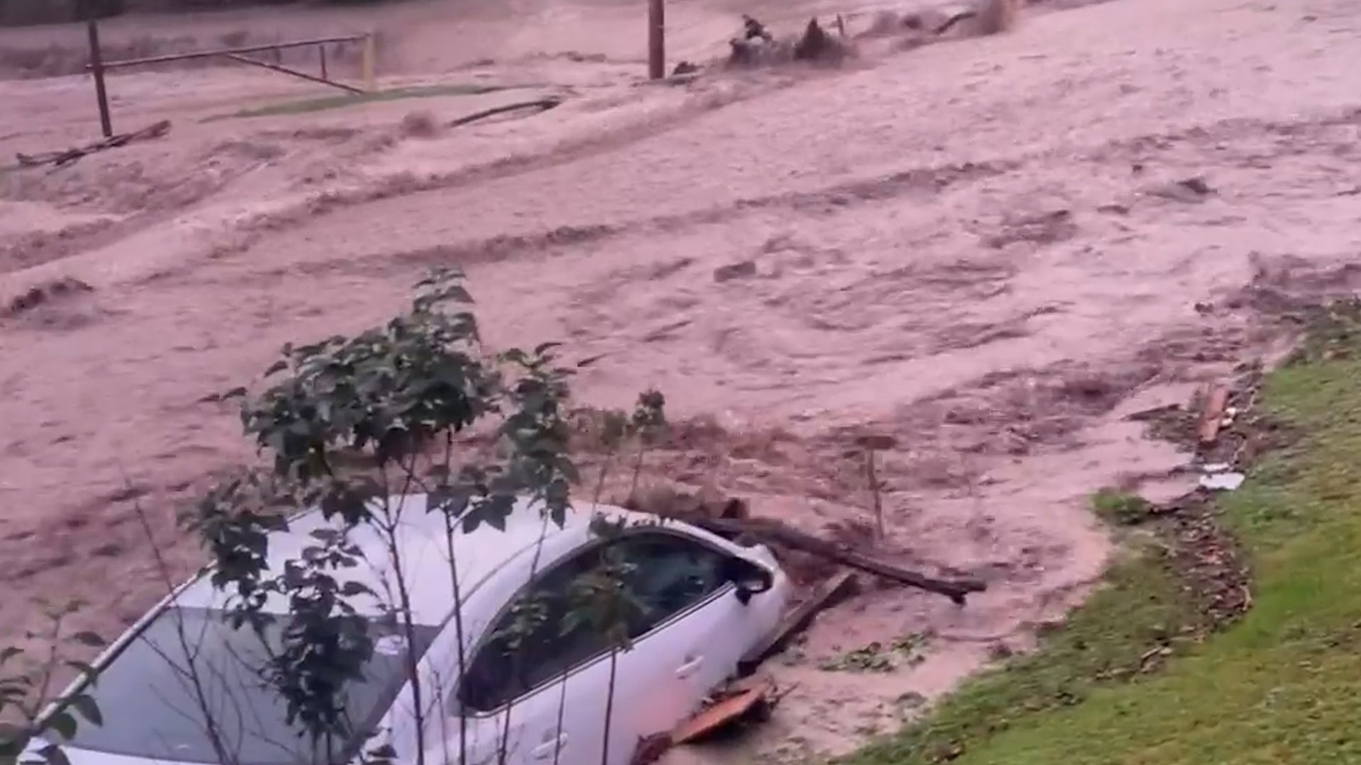 Large Tornado Blows Train Off Tracks In Nebraska - Videos from The ...