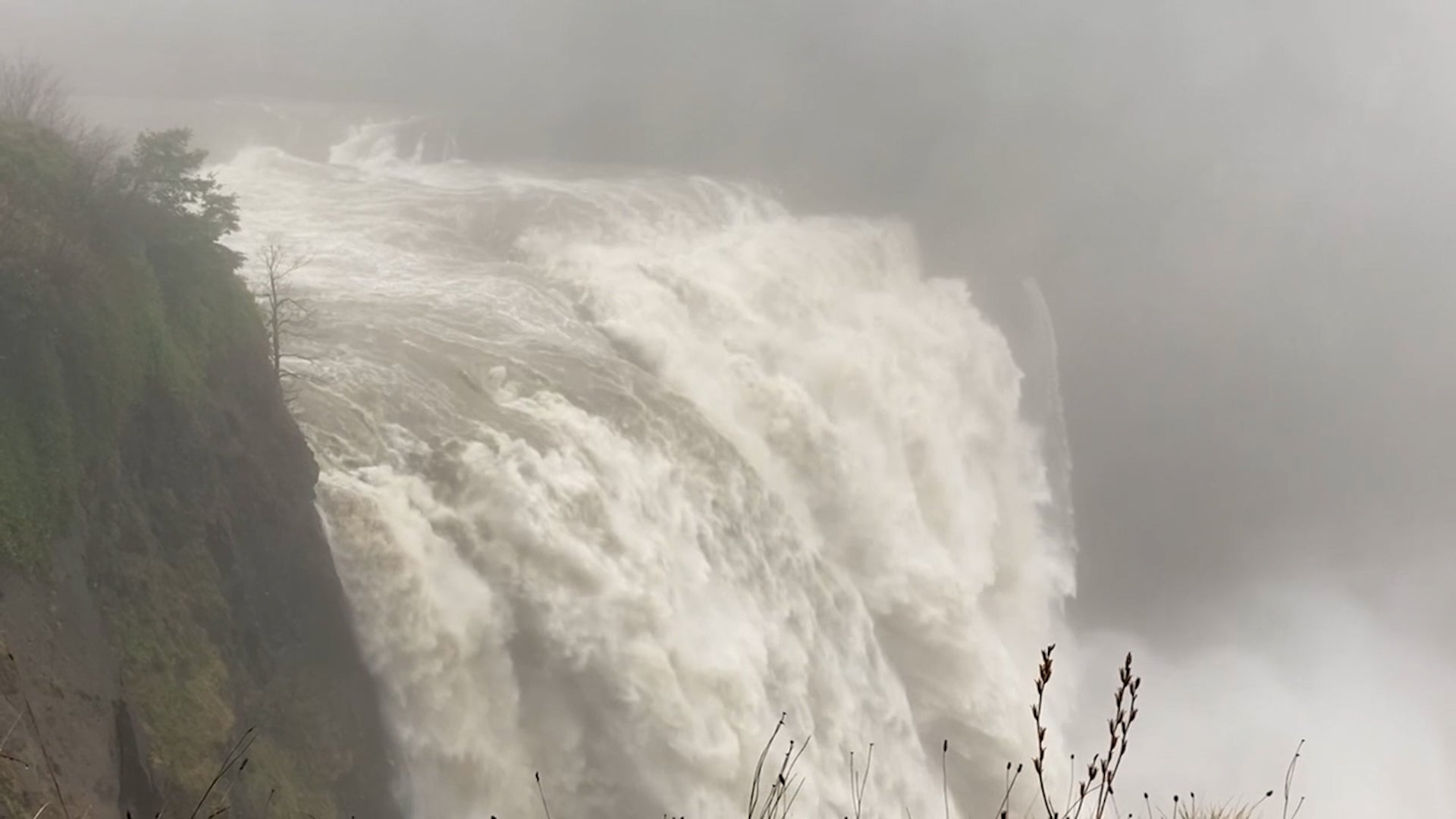 Waterfall Rages Amid Pacific NW Flooding - Videos from The Weather Channel