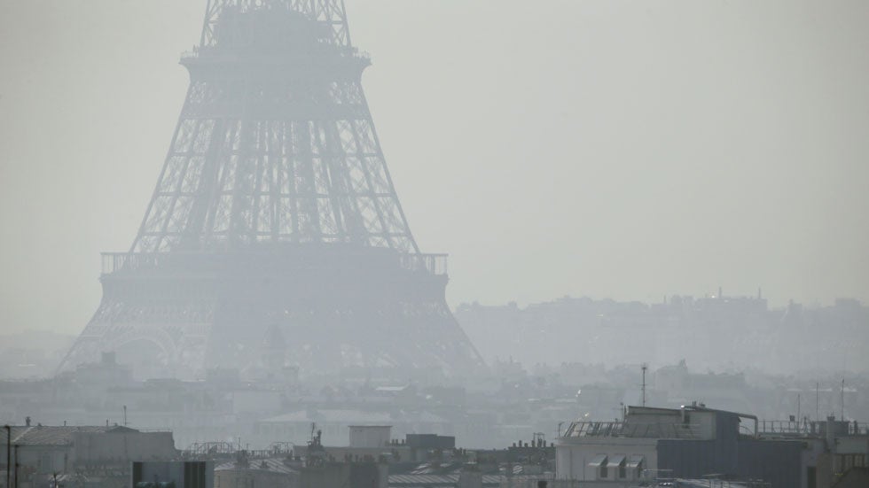 France Pollution: Smog Shrouds Paris; City Takes Drastic Measure to ...