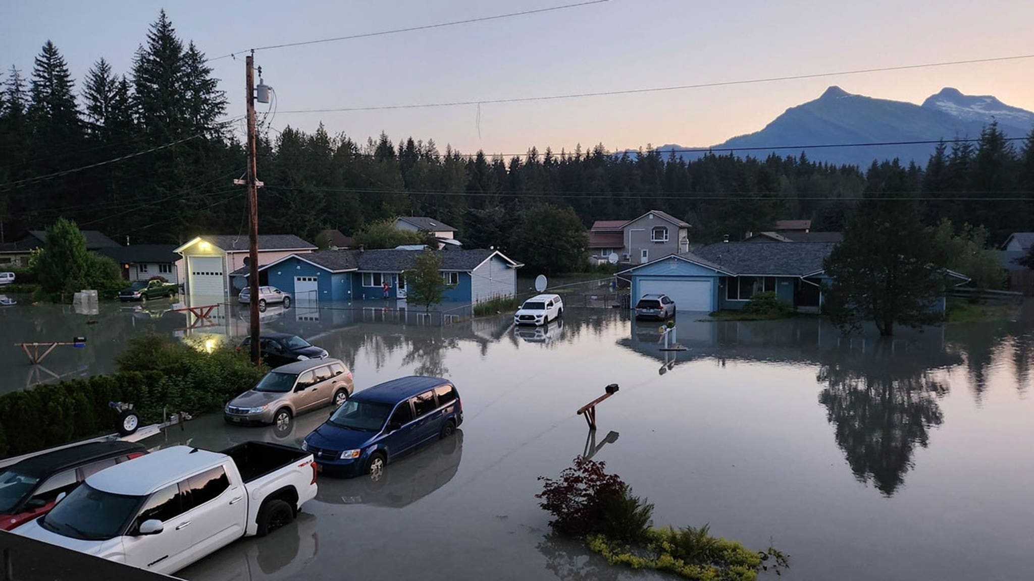 Alaska Glacial Dam Bursts, Floods Part Of Juneau | Weather.com