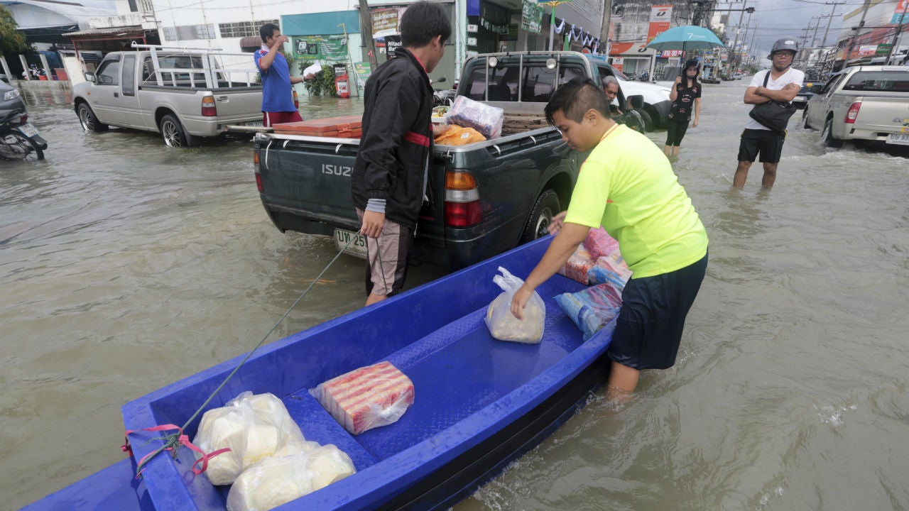 Severe Flooding Kills 14 in Thailand; Southern Tourist Islands ...