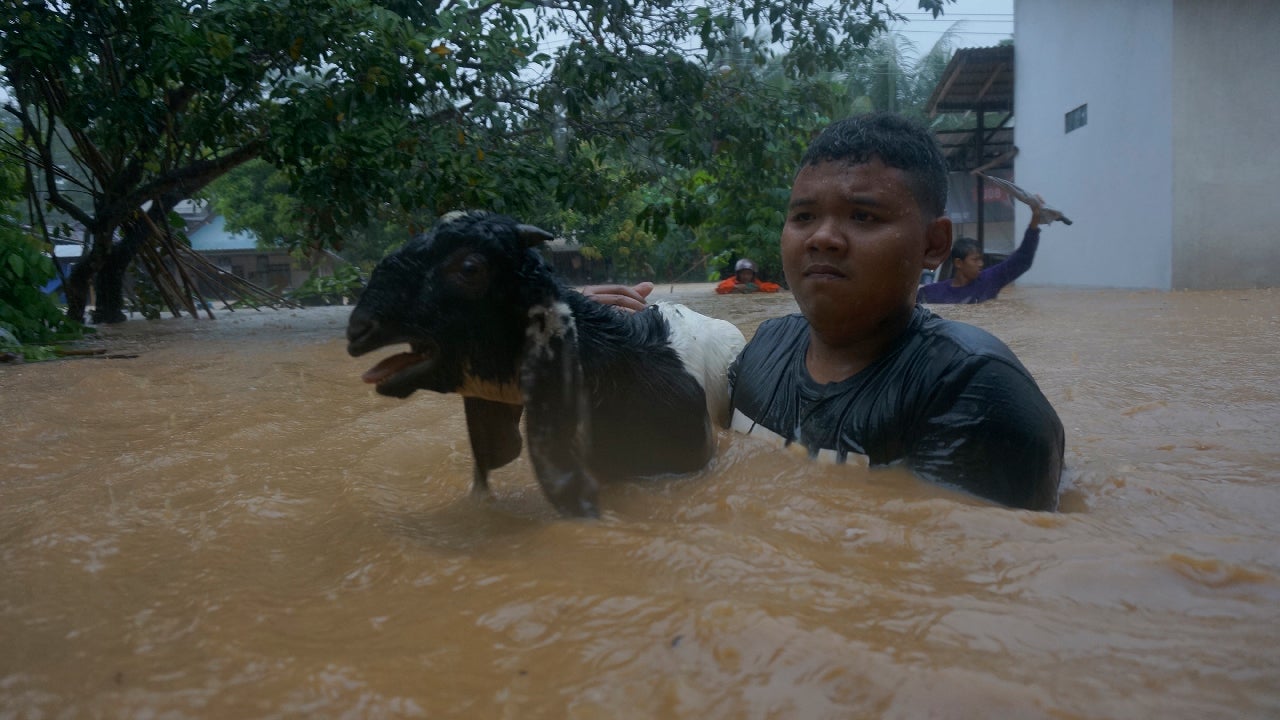 11 Killed in Flooding, Landslides on Indonesia's Java Island | Weather.com