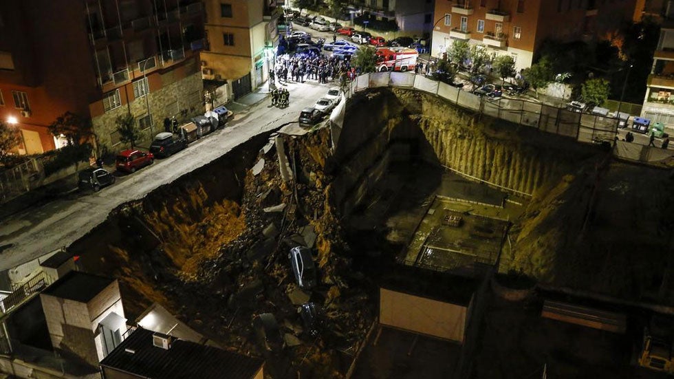 Massive Sinkhole Swallows Cars, Prompts Evacuations in Rome | Weather.com