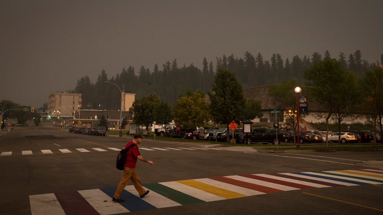 Canada Wildfire Smoke Produces Nighttime Scene in the Middle of the Day ...