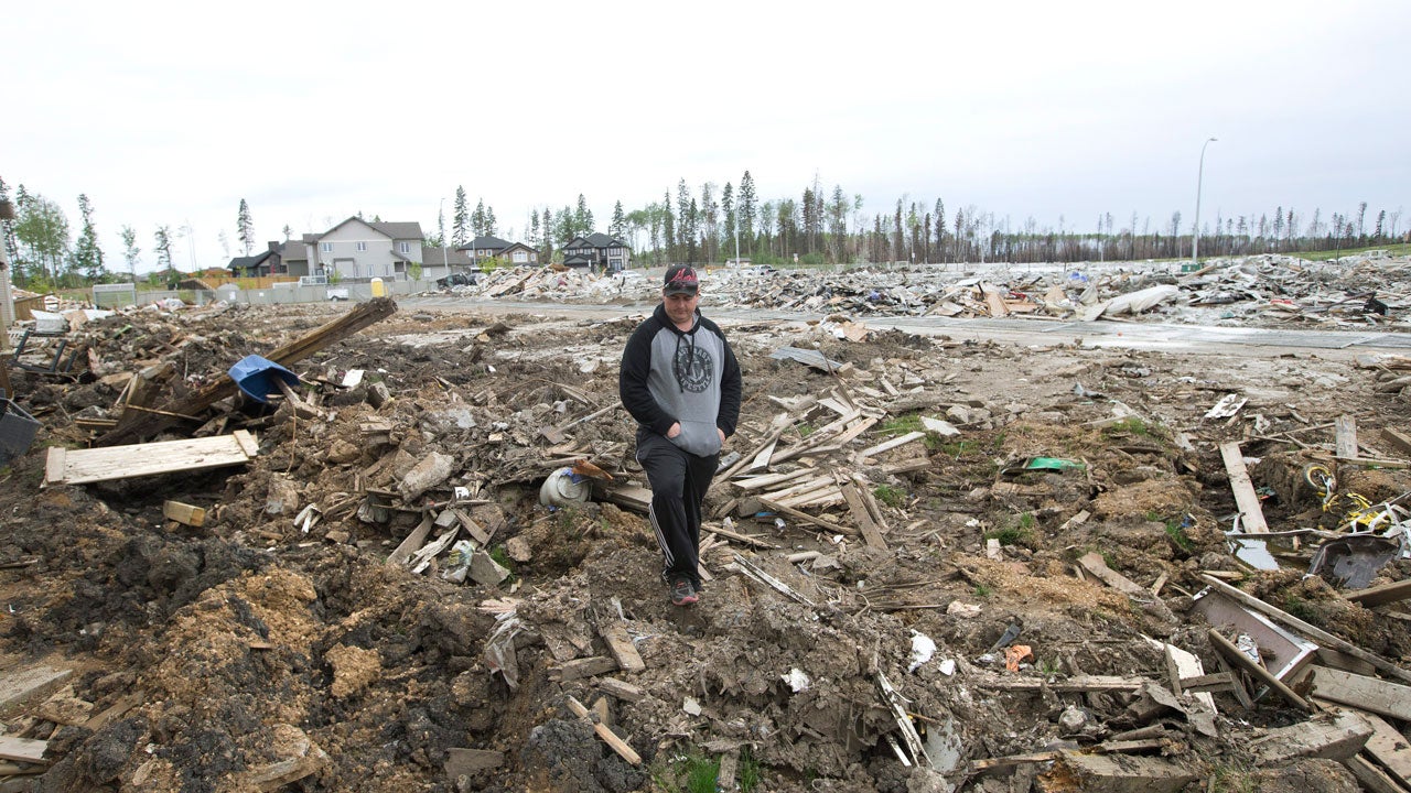 Scenes From Residents' Return to Fort McMurray After Devastating ...
