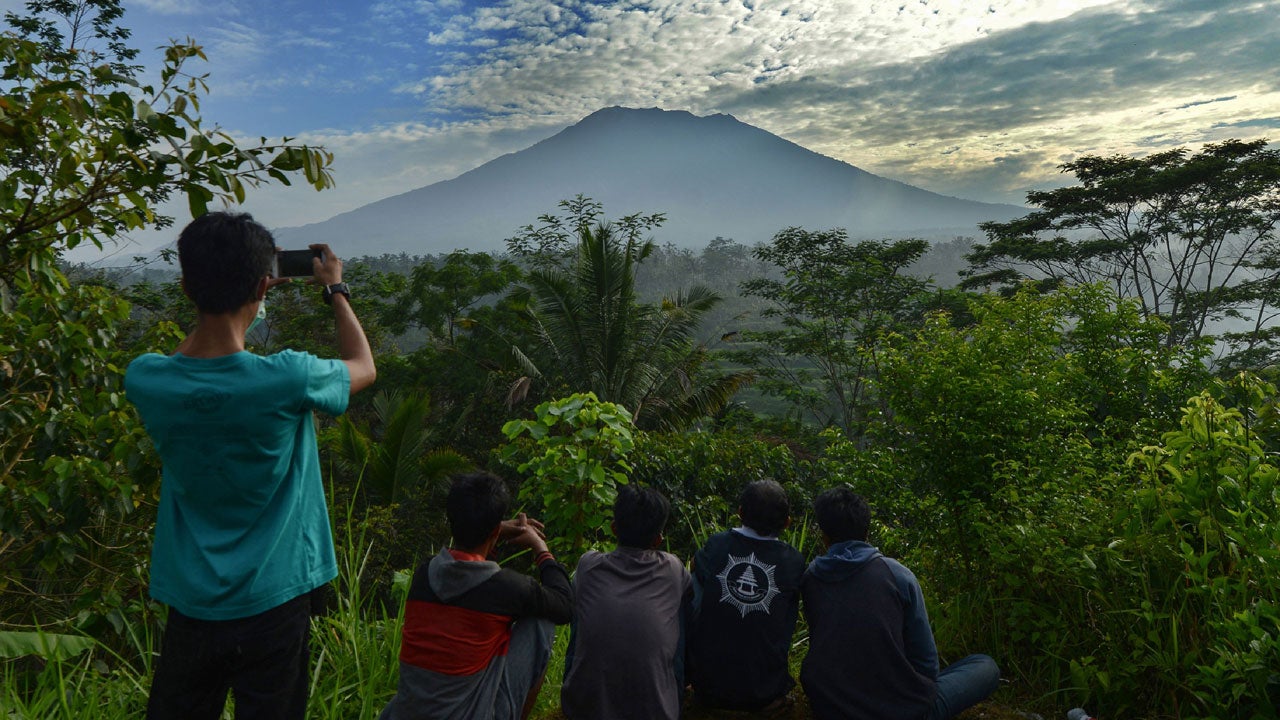 Volcanic Eruption Fears Prompt 50,000 to Evacuate in Bali | The Weather ...