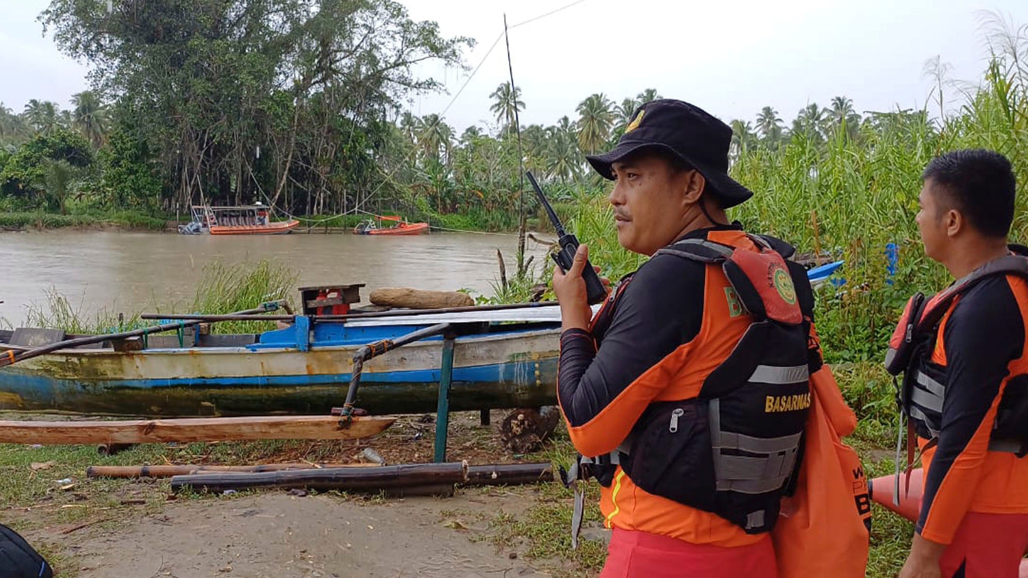 4 Australians And 2 Indonesians Are Rescued After Being Missing In ...