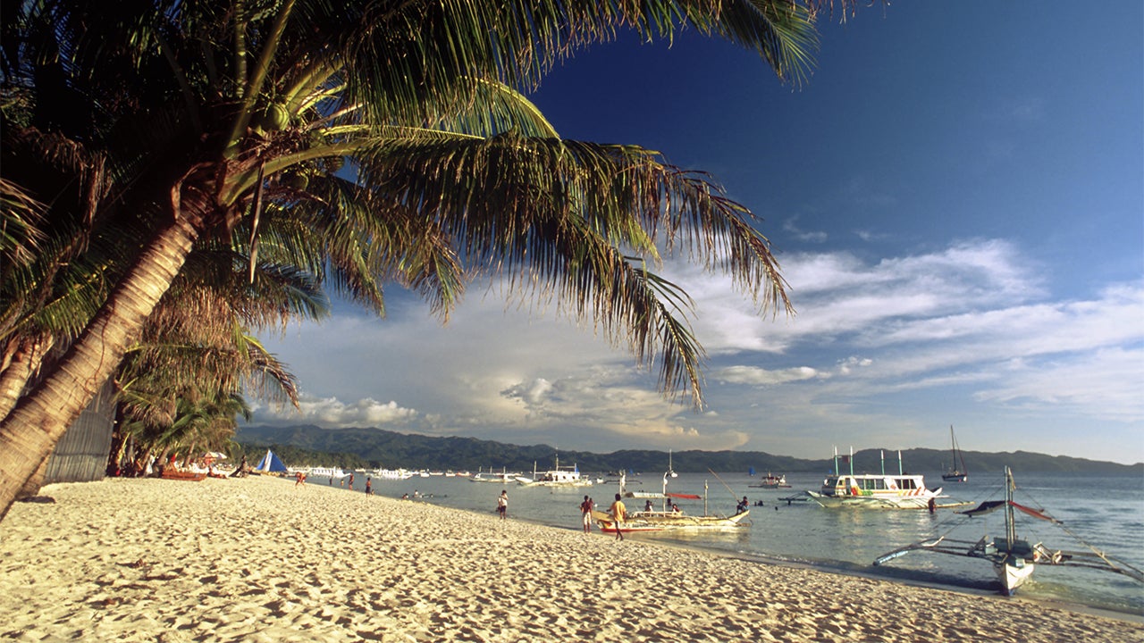'Cesspool': Philippine's Boracay Island to Close For 6 Months | Weather.com