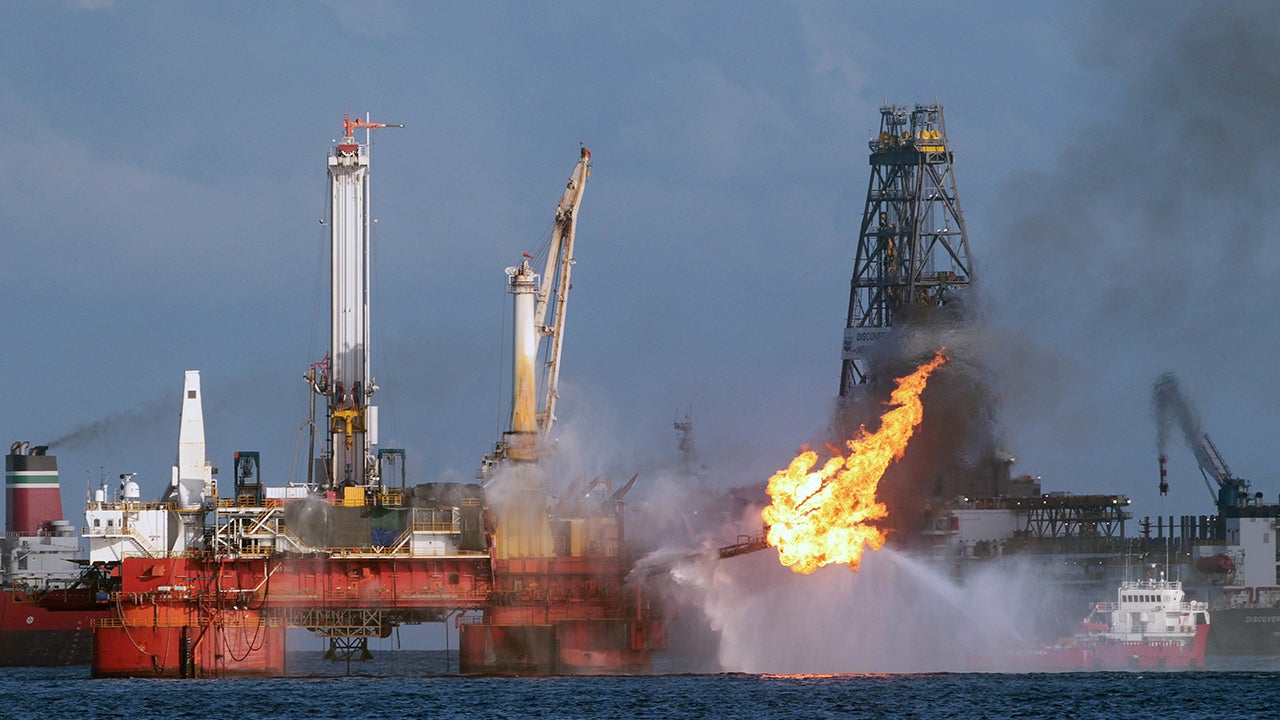 U.S. Judge Approves $20 Billion Settlement From Infamous BP Oil Spill ...