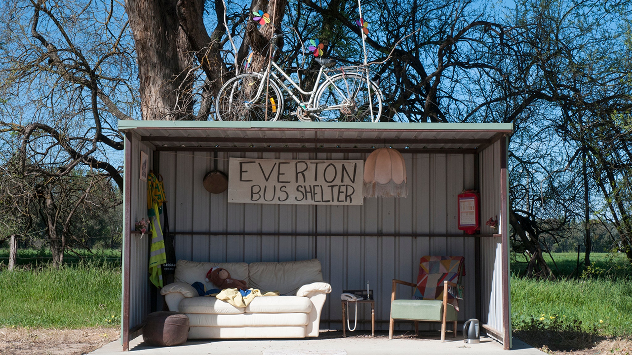 13 Strange But Amazing Bus Stops Around the World (PHOTOS) | The ...