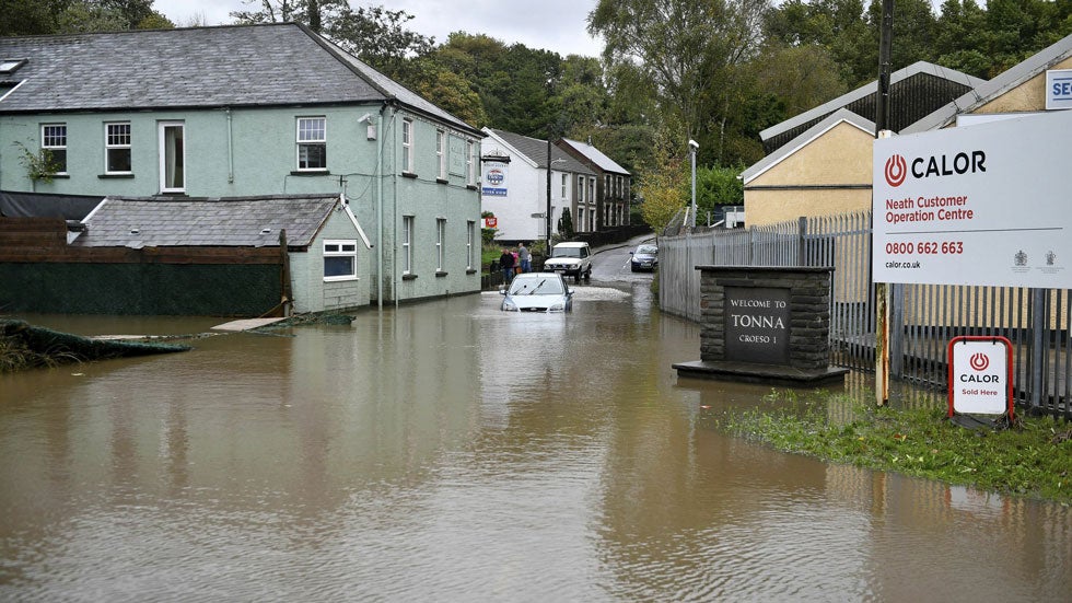Storm Callum Hits UK With 'Worst Flooding in 30 Years’; 2 Killed in ...