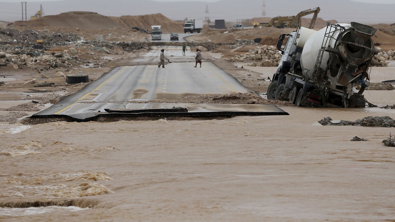 Tropical Cyclone Mekunu's Destruction in Oman, Yemen (PHOTOS) | The ...