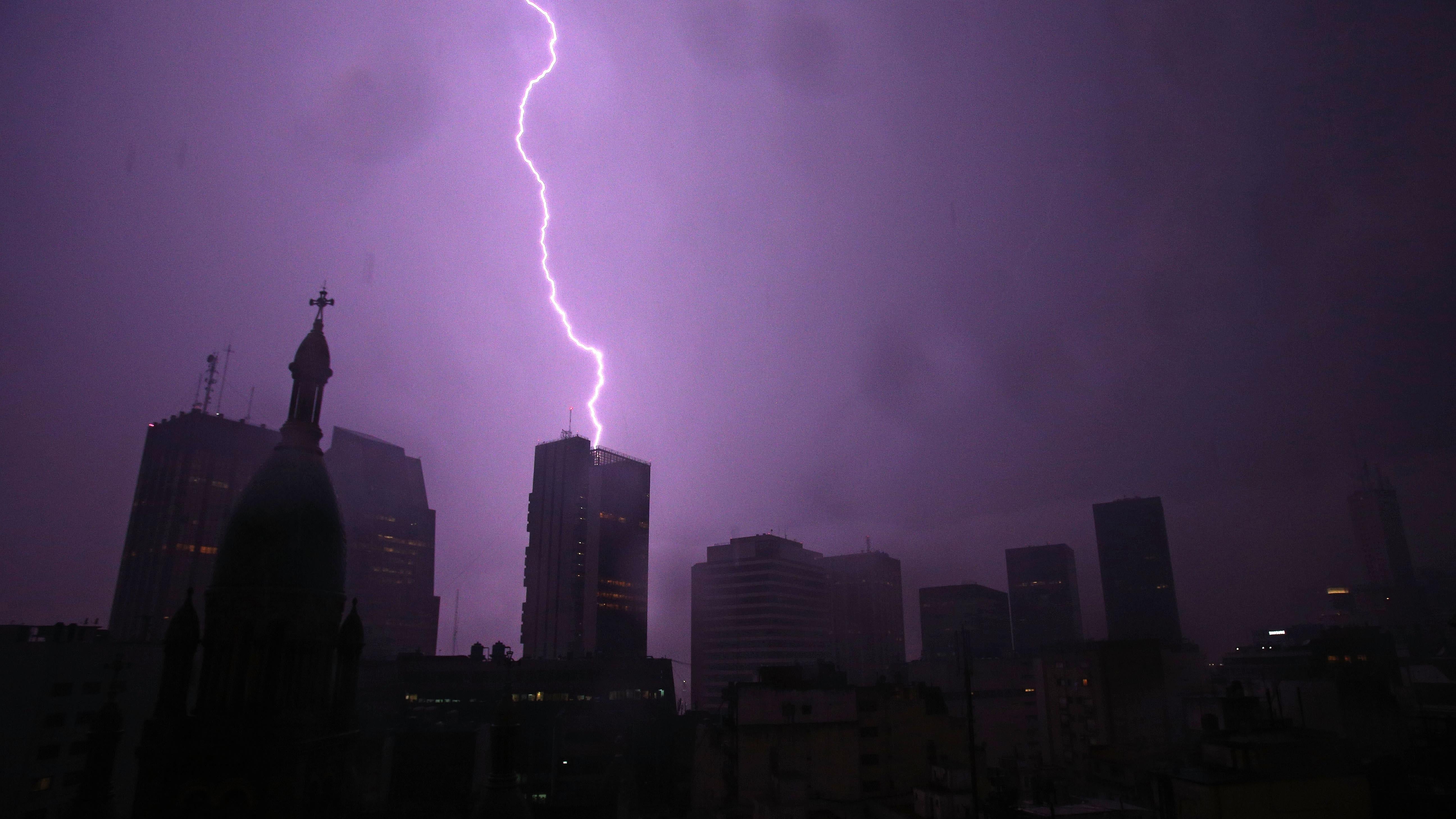 Could Lightning Charge Your Cellphone? | Weather.com