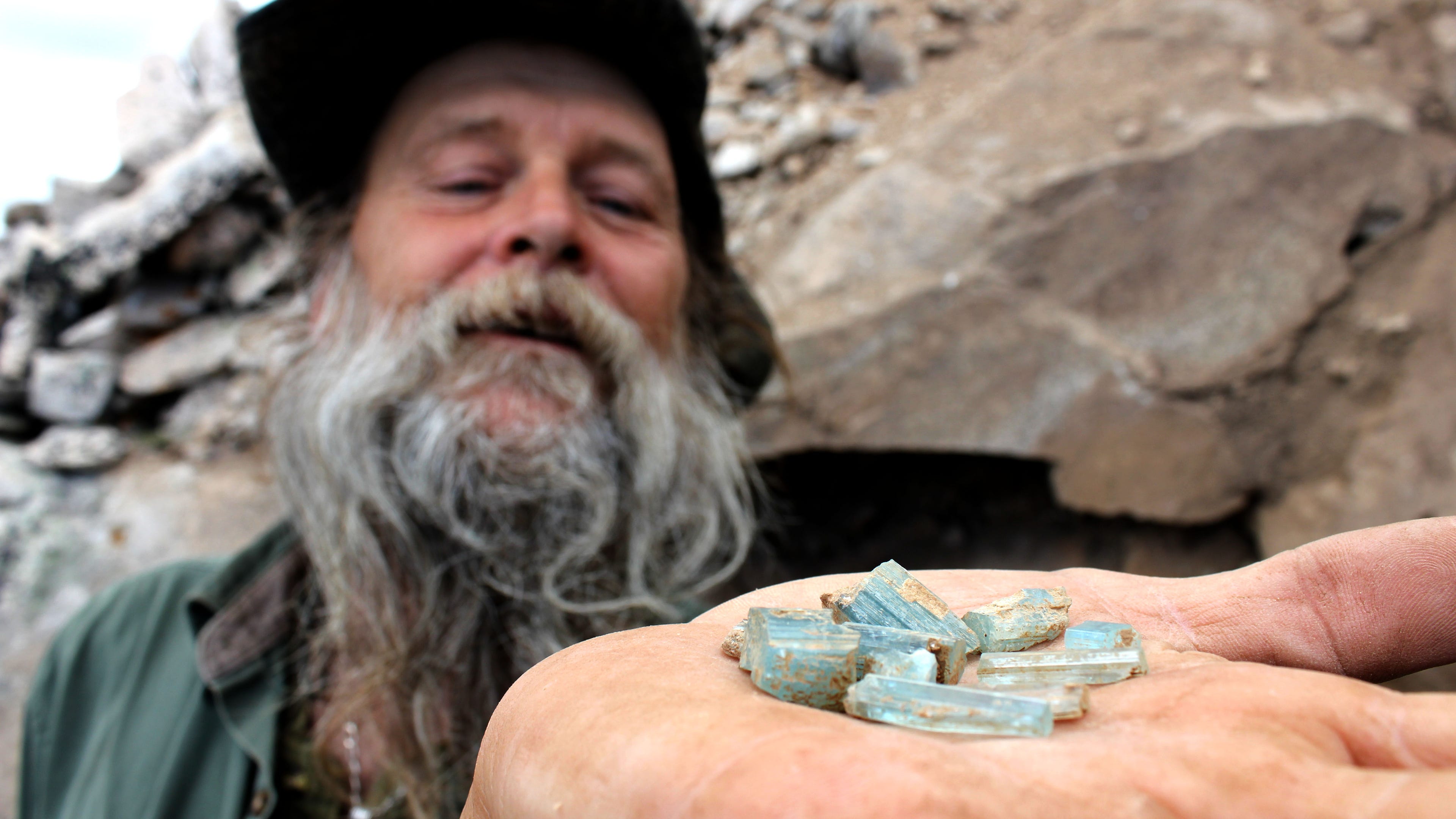 World's Largest Sapphire, Worth More Than $100 Million, Discovered in ...