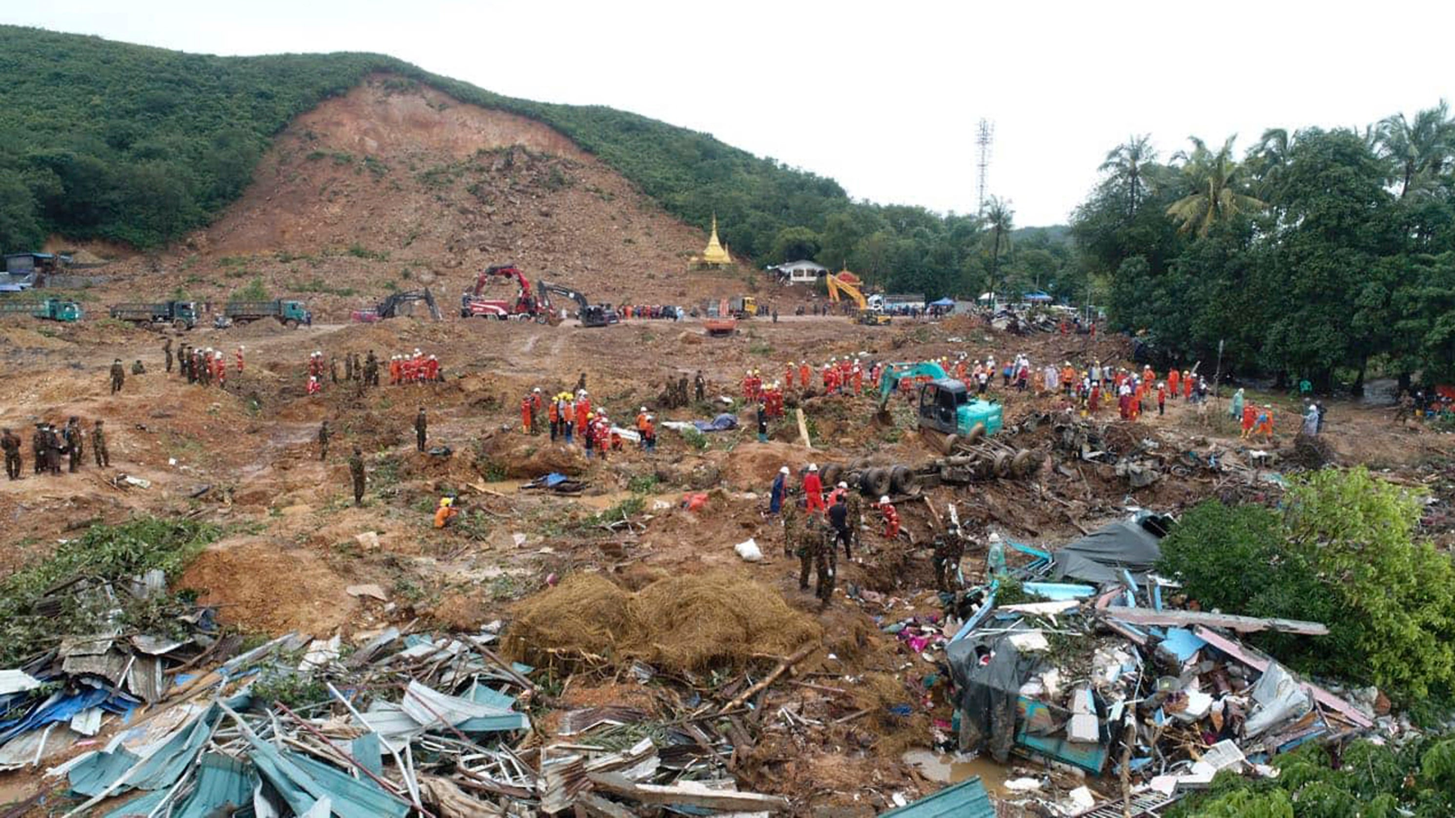 Suche nach Überlebenden dauert an: Mindestens 61 Tote nach Erdrutsch in ...