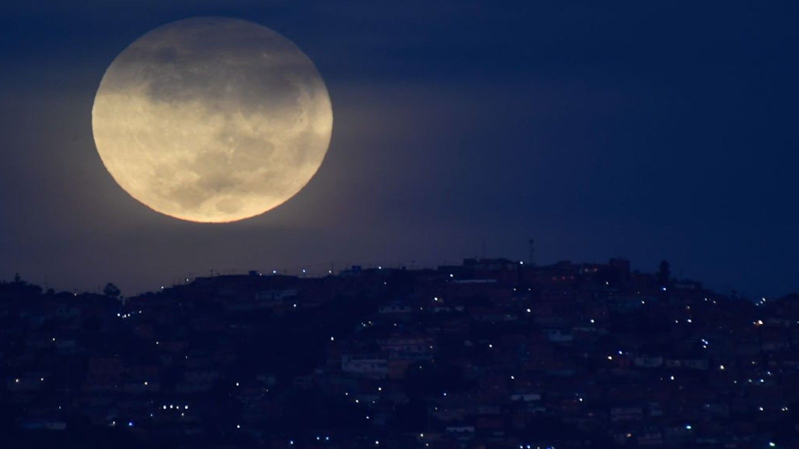 Blue Moon 2026 — der zweite Vollmond im Mai | Weather.com