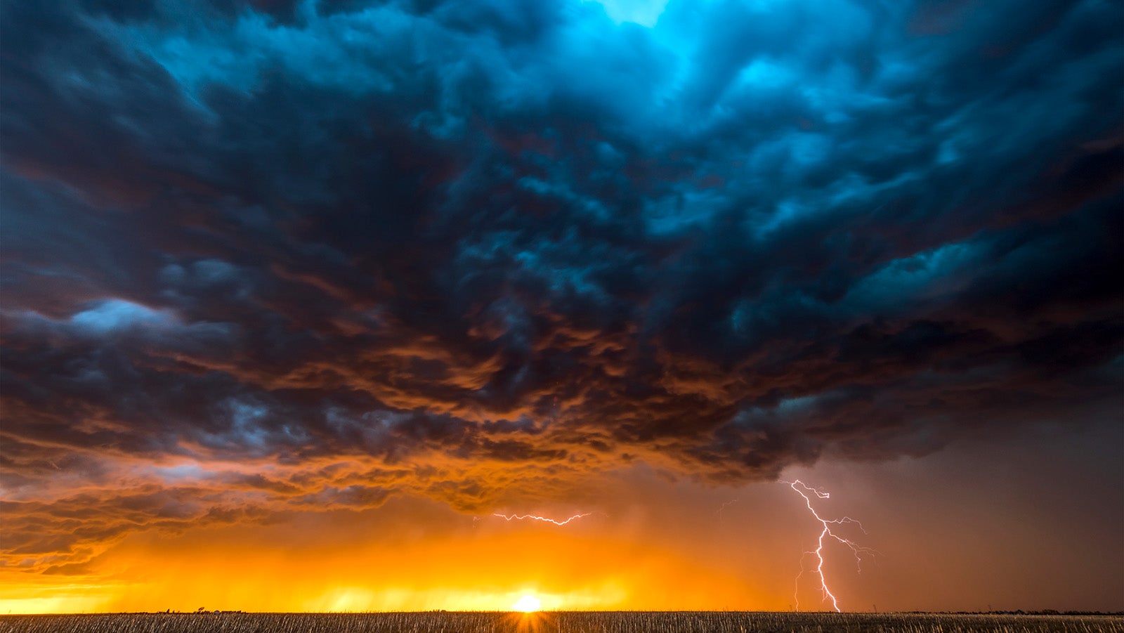 Gewitter am Samstag: Wo es blitzt und donnert - Videos from The Weather ...