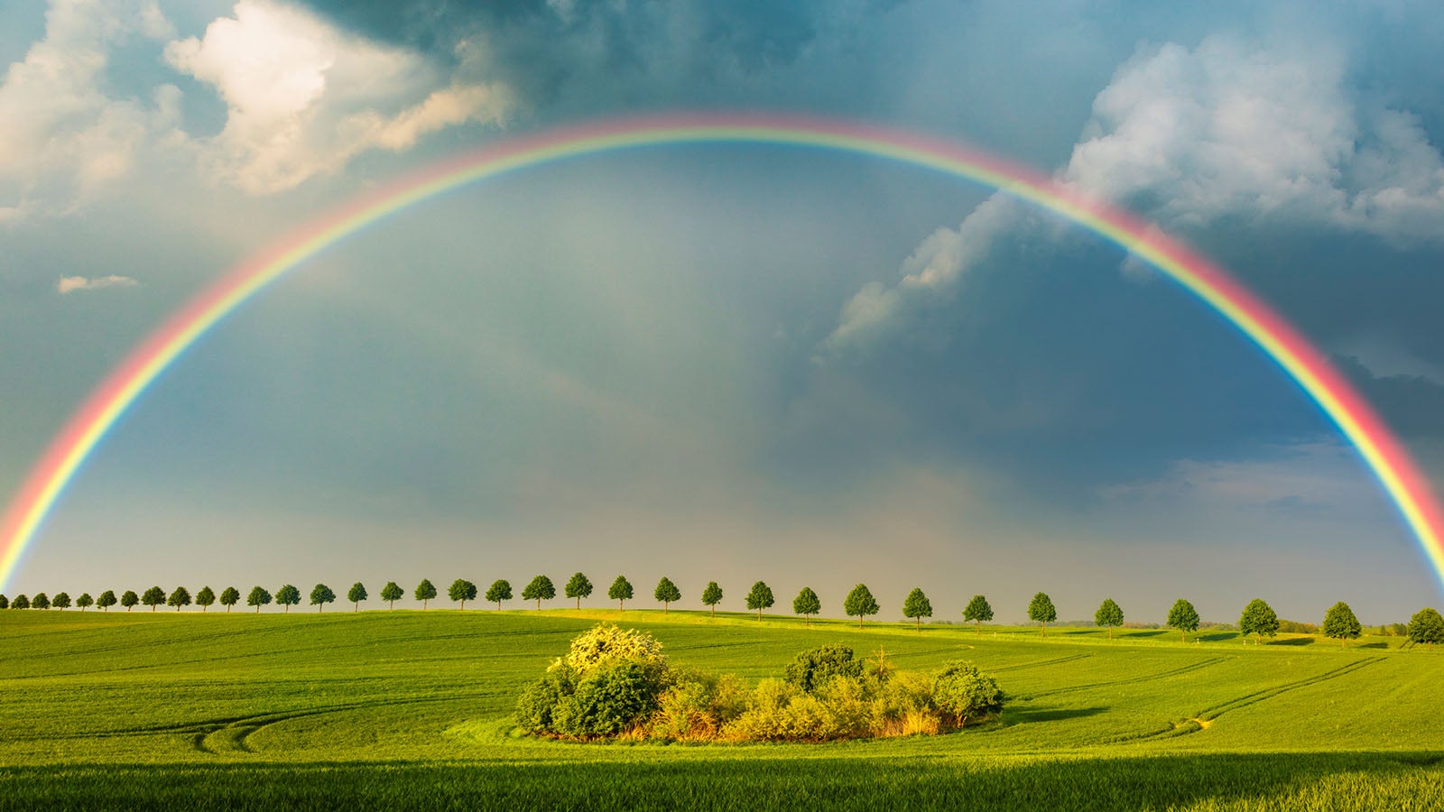 Dienstag zeigt sich teils kühl und regnerisch - Videos from The Weather ...