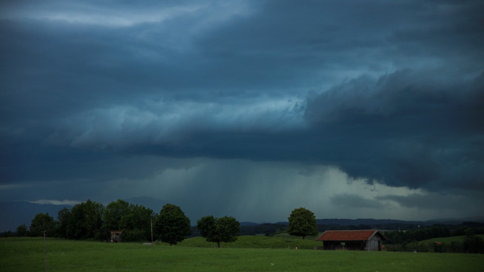 In Bayern: Gewitter, Starkregen und Hagel erwartet | Weather.com