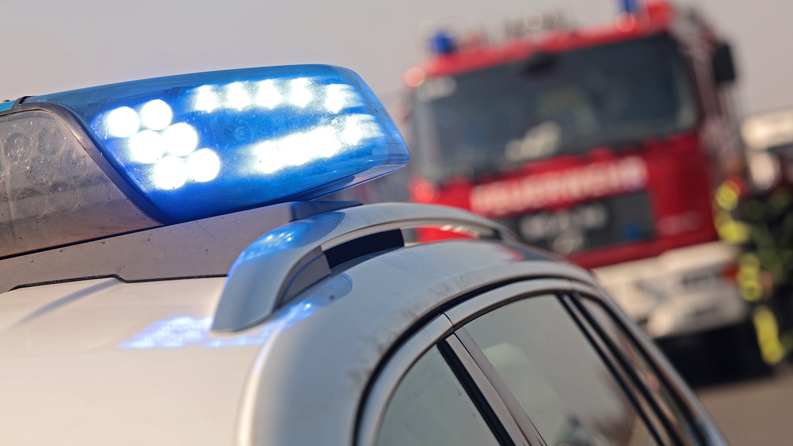 Sturm in NRW: Bäume stürzen auf Straßen und Schienen | Weather.com
