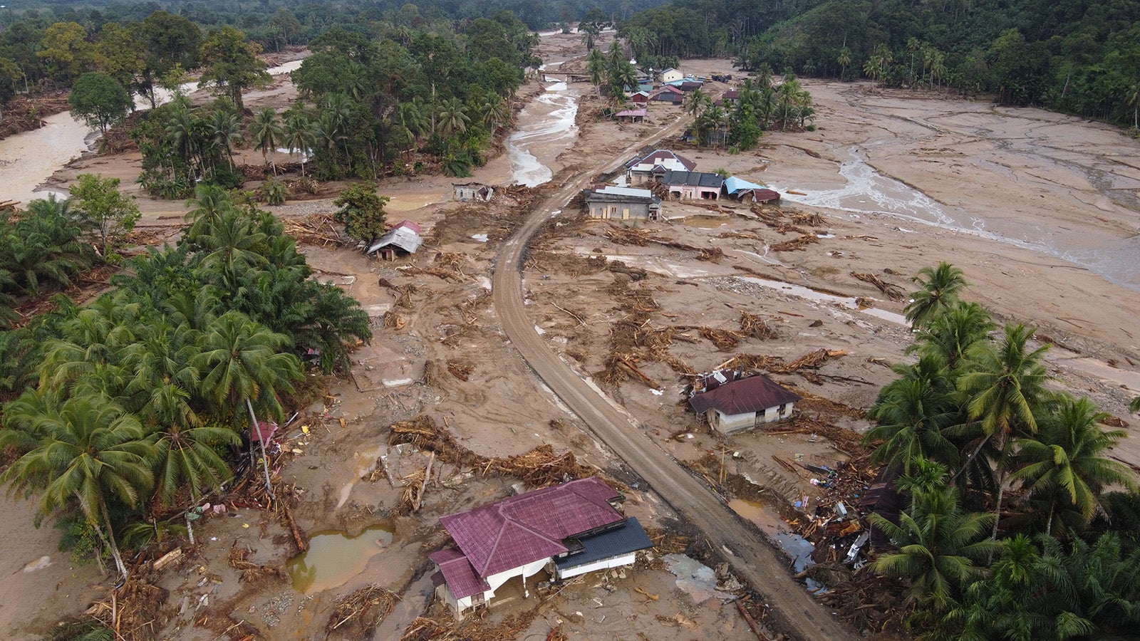 Unwetter in Indonesien: Zahl der Toten steigt auf mehr als 600 ...