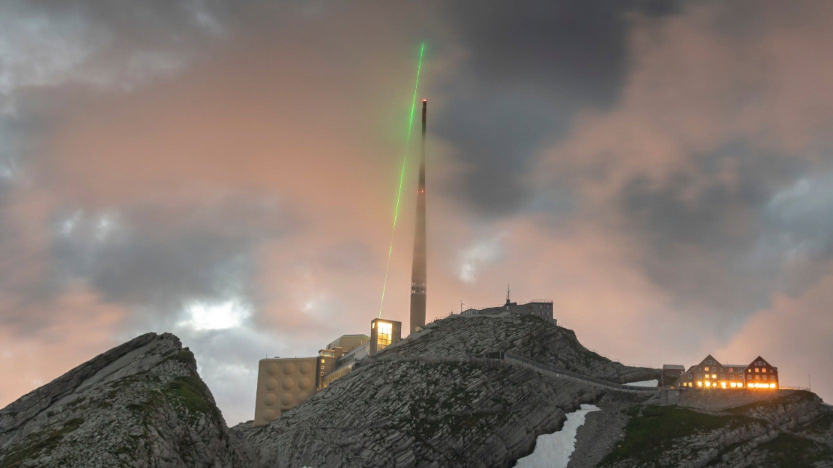 Forscher leiten erstmals Blitze um - Videos from The Weather Channel