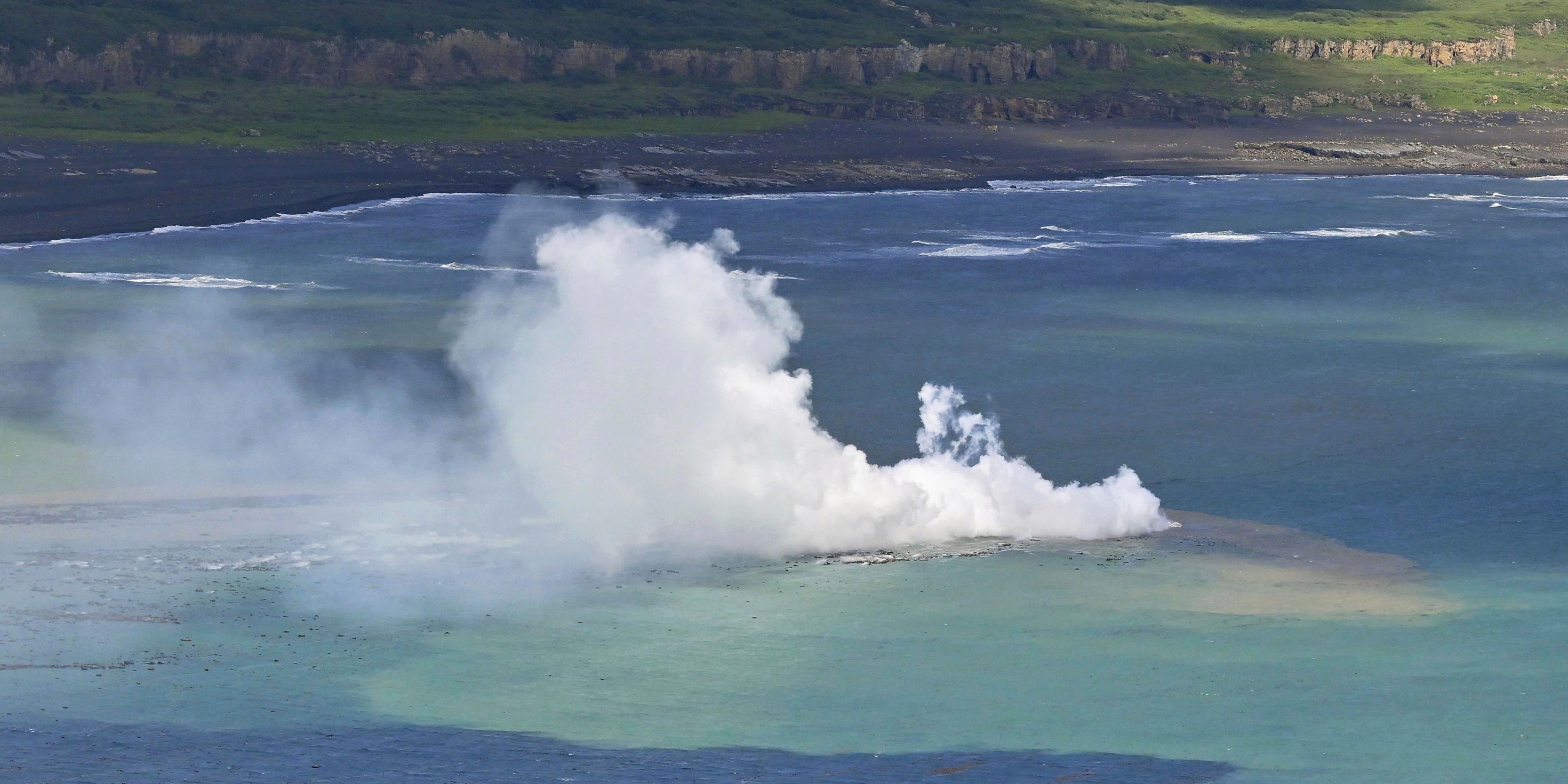 Vulkanausbruch erschafft neue Insel bei Japan | Weather.com